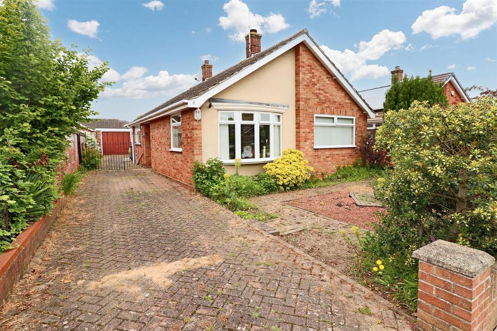 Denton Drive, Lowestoft 3 bed detached bungalow - £250,000