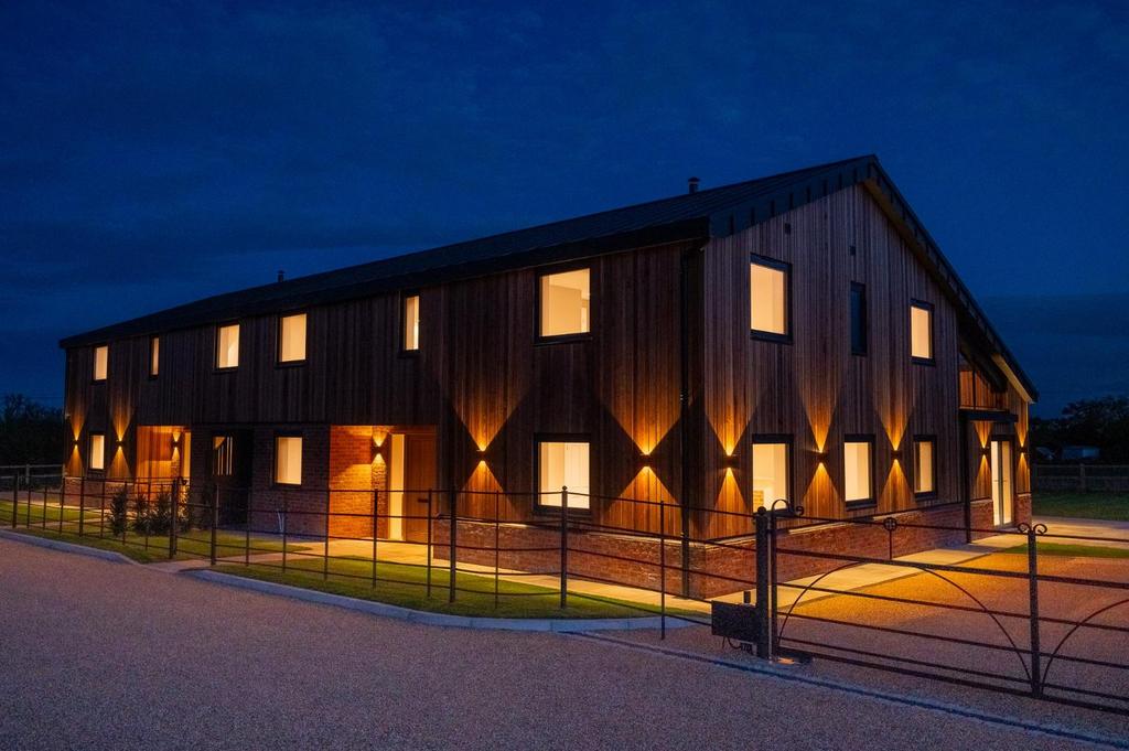 The Street, High Roding, Dunmow 4 bed barn conversion - £1,100,000