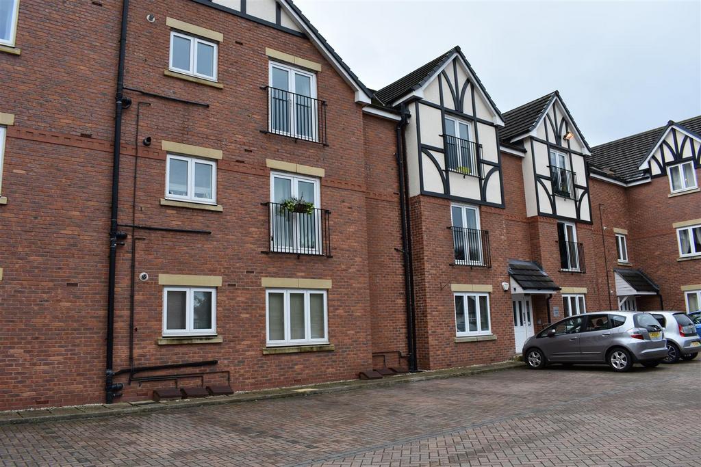 Laburnum Court, Wistaston 2 bed flat - £750 pcm (£173 pw)