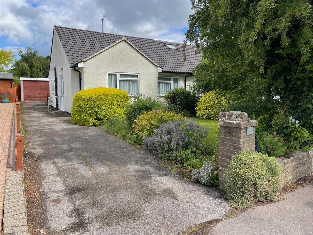 Huggins Lane, Welham Green North... 2 bed semi-detached bungalow - £550,000