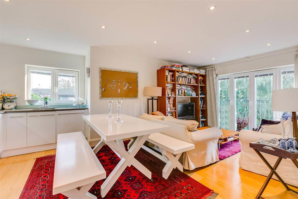 Lancaster Court, Chiswick, W4 2 bed flat - £550,000