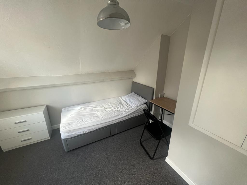 North Street, Coventry, CV2 3FR 1 bed in a house share - £375 pcm (£87 pw)