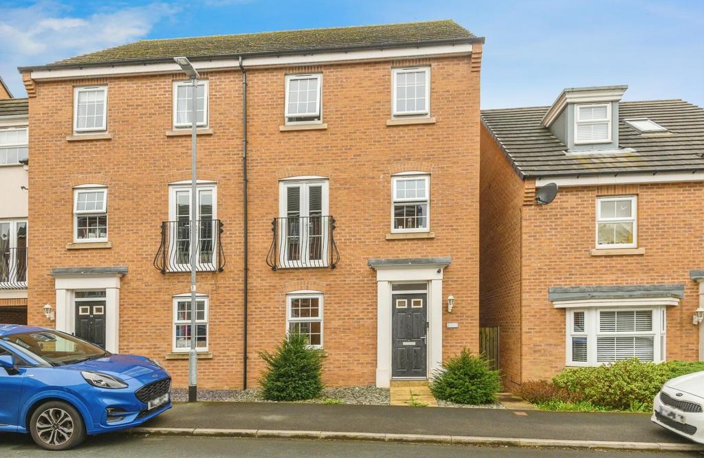 Henry Grove, Pudsey, LS28 7FD 4 bed semi-detached house - £360,000