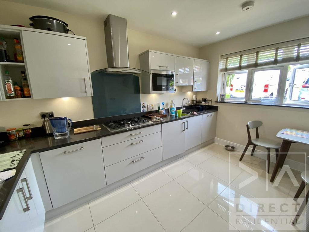 Mimosa Close, Epsom KT17 3 bed semi-detached house - £2,250 pcm (£519 pw)