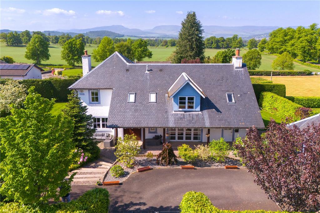 Martin Gardens, Muthill, Crieff... 4 bed detached house - £595,000