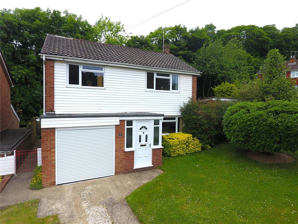 Abbey Way, Hampshire GU14 4 bed detached house - £525,000
