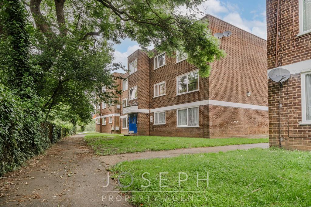 Dandalan Close, Ipswich, IP1 2 bed apartment - £115,000