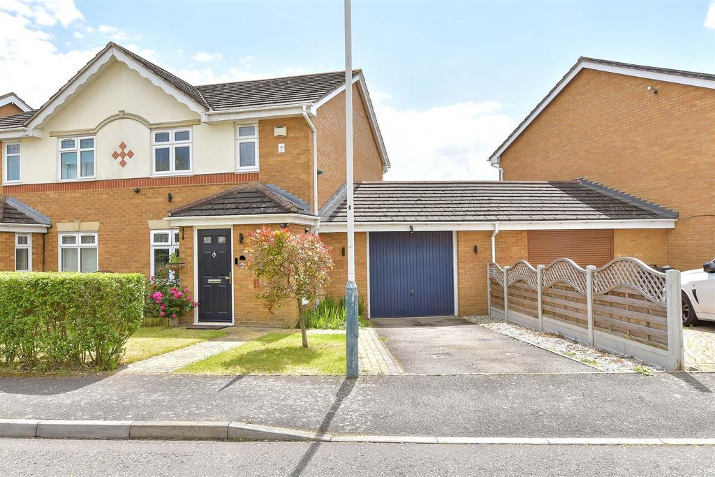 Knightswood Road, Rainham, Essex 3 bed semi-detached house - £450,000