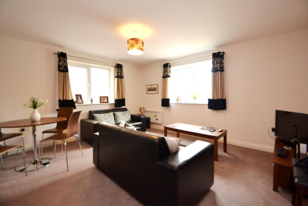 Potternewton Mount, Leeds LS7 2 bed flat - £995 pcm (£230 pw)