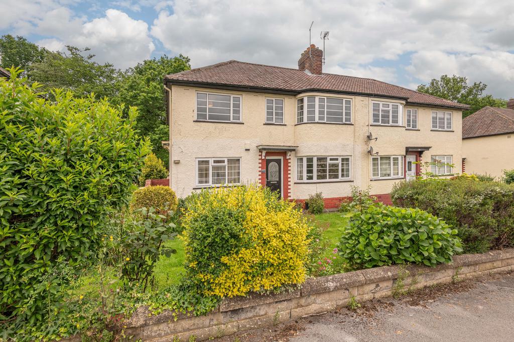 Redesdale Gardens, Leeds LS16 2 bed apartment - £950 pcm (£219 pw)
