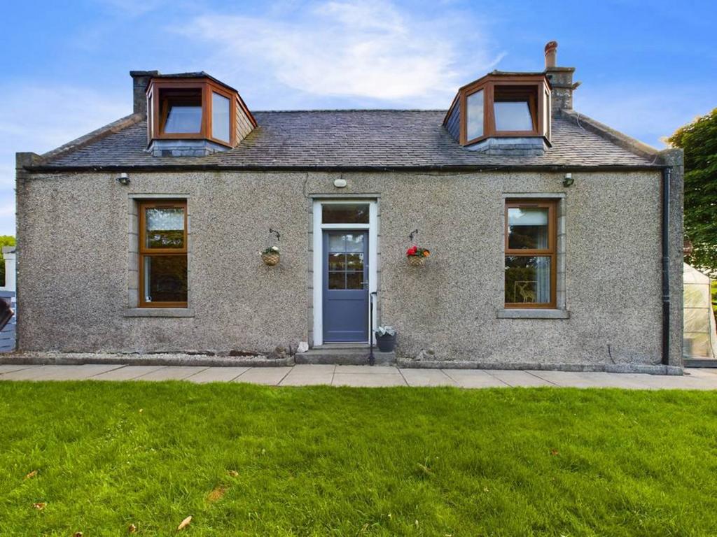 Turriff AB53 2 bed cottage - £180,000