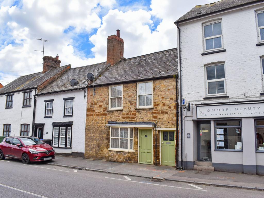 Watling Street West, Towcester, NN12 3 bed terraced house - £1,000 pcm ...