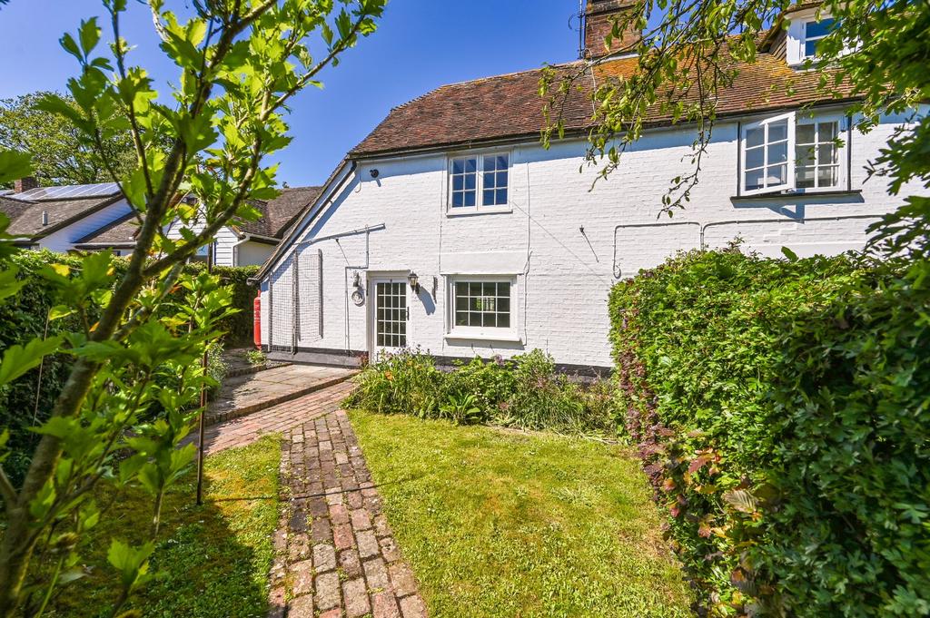 Warehorne, Ashford, Kent, TN26 2 bed semi-detached house - £275,000
