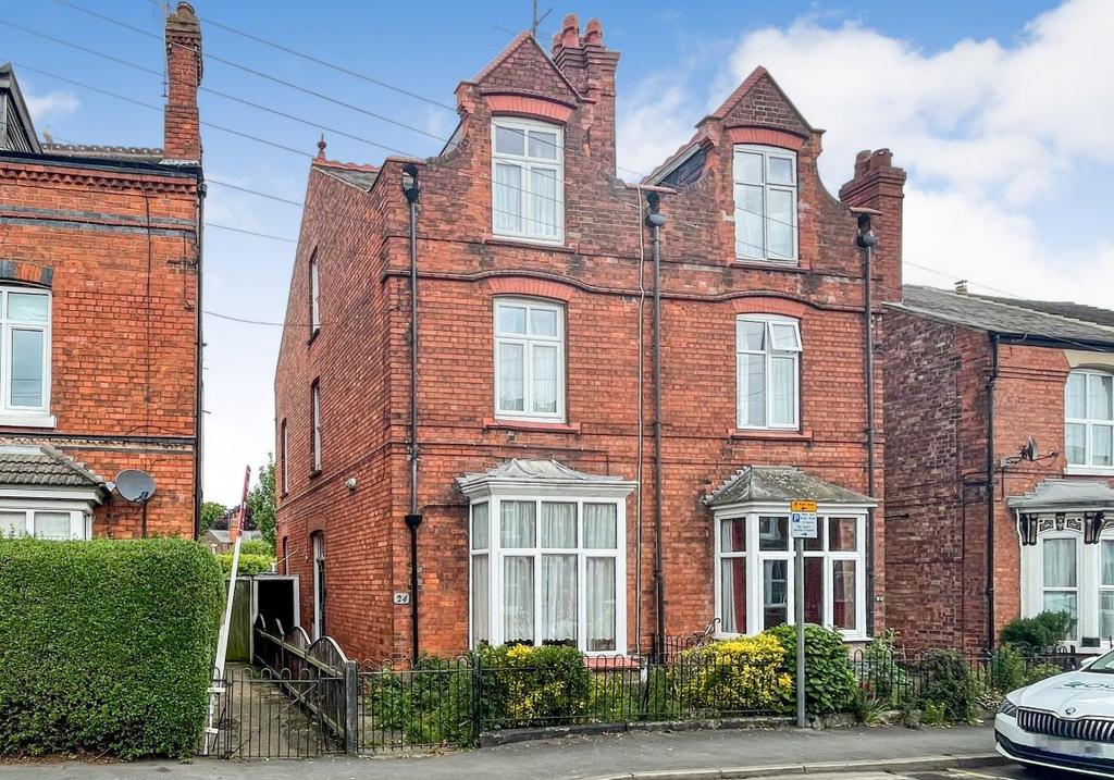 24 Tower Street, Boston... 4 bed semi-detached house - £100,000