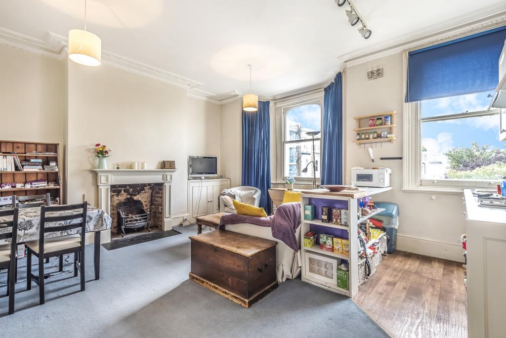 Westcroft Square Hammersmith W6 1 bed flat to rent - £1,650 pcm (£381 pw)