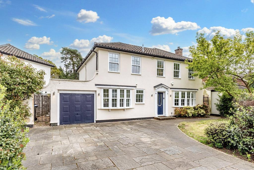 Woodham, Surrey GU21 4 bed detached house - £1,220,000