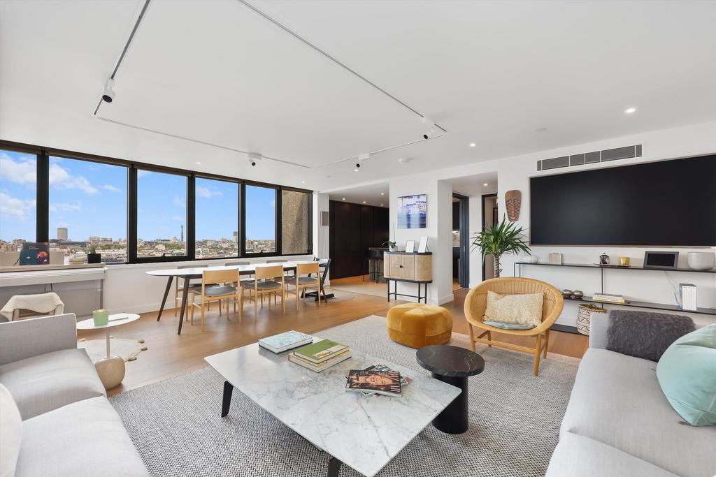 Blake Tower, Fann Street, London, EC2Y 3 bed apartment for sale - £ ...