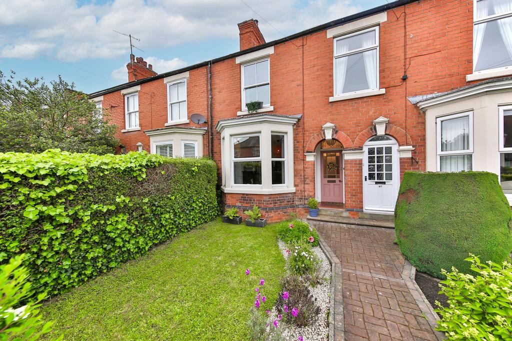 Ashgate Road, Chesterfield S40 4 bed terraced house - £350,000
