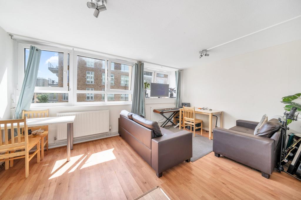 Badric Court, Battersea SW11 4 bed apartment - £2,800 pcm (£646 pw)