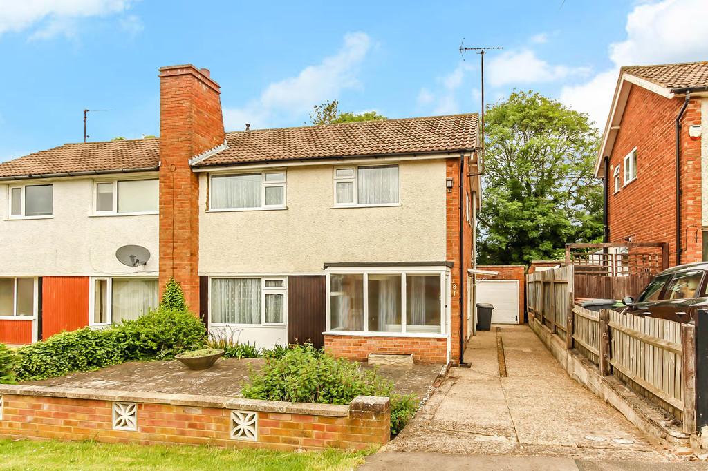 Oakway, Wellingborough NN8 3 bed semi-detached house - £240,000