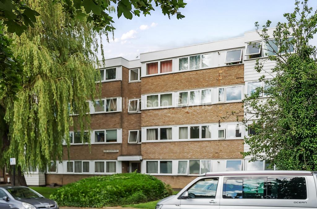 Maidstone Road, London N11 1 bed ground floor flat - £275,000