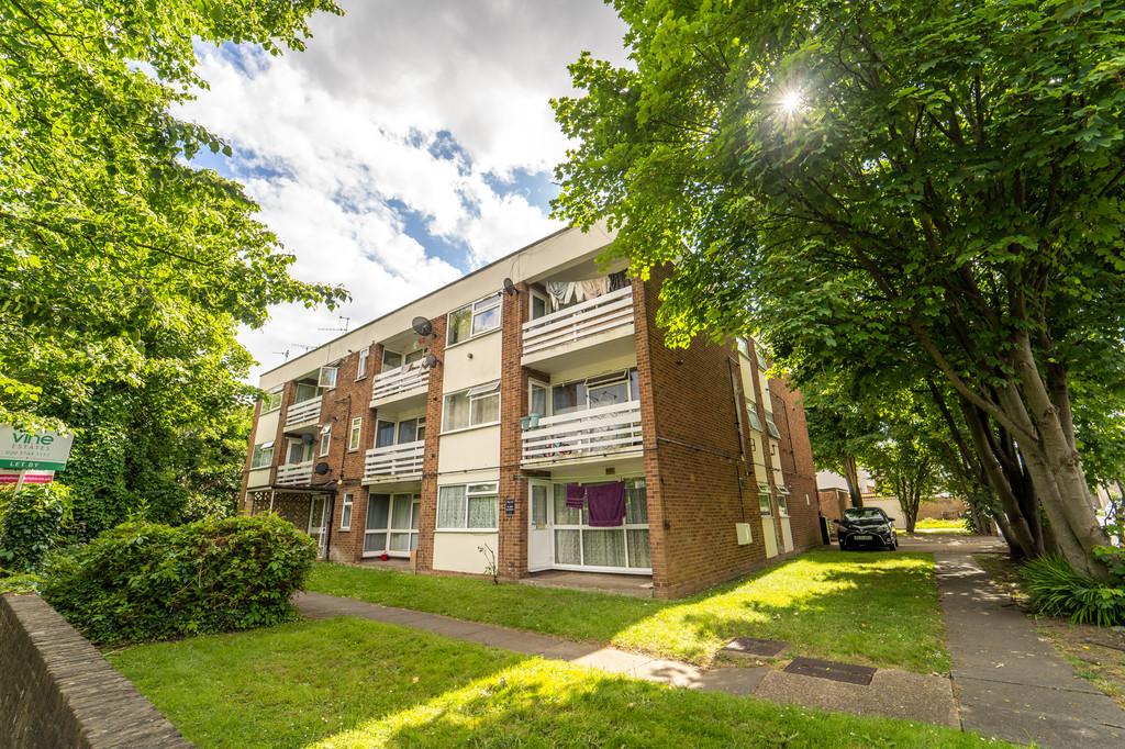 Heston Road, Hounslow Studio for sale - £209,950