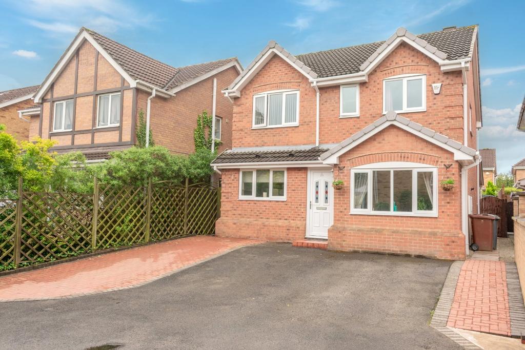 Sandringham Close, Morley, Leeds 4 bed detached house - £450,000