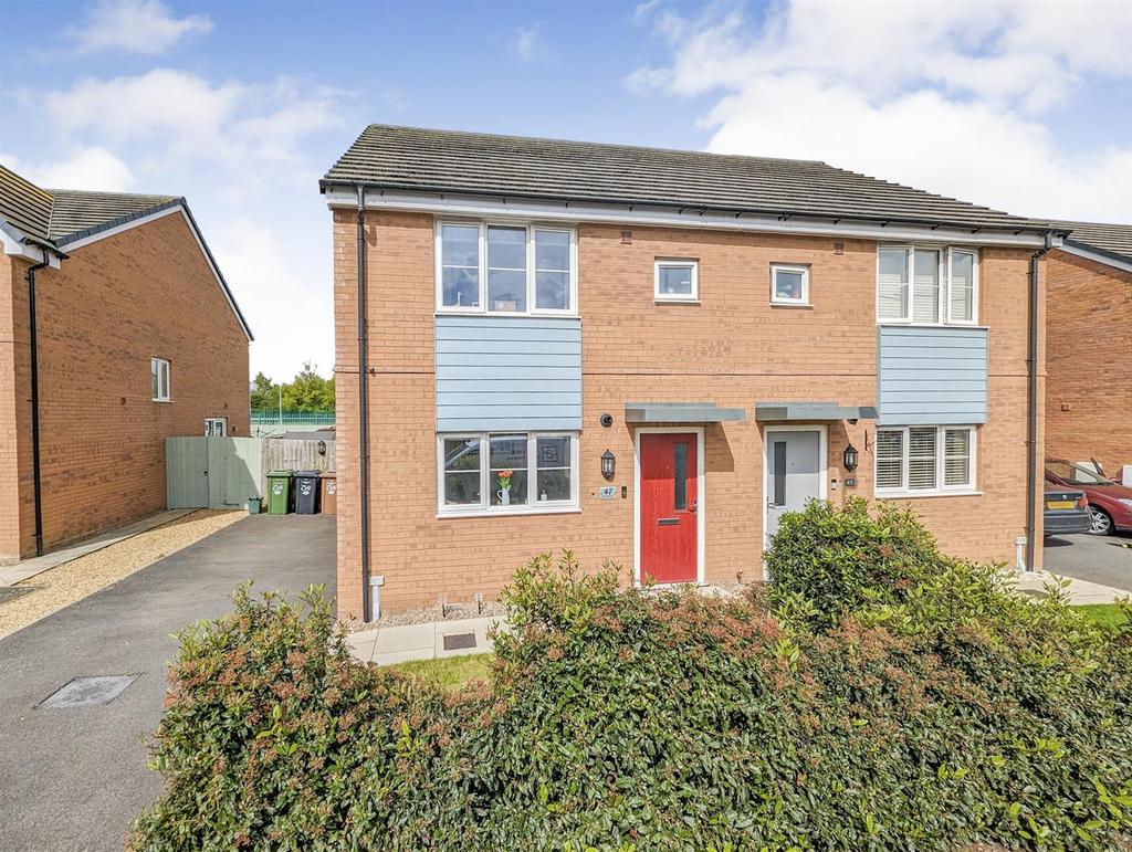 Oak Wood Drive, Corby NN18 3 bed semi-detached house - £239,950