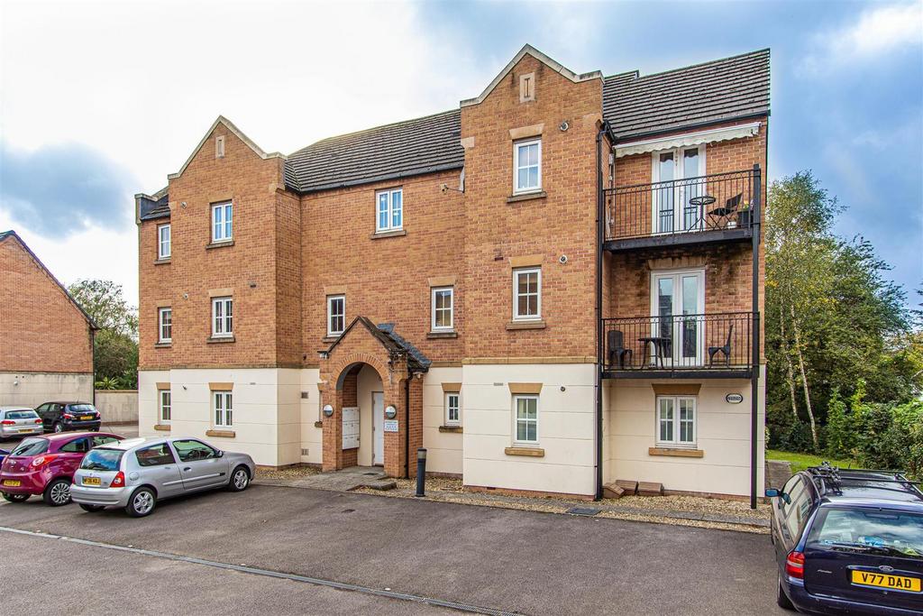 Phoenix Way, Cardiff CF14 2 bed ground floor flat for sale - £190,000