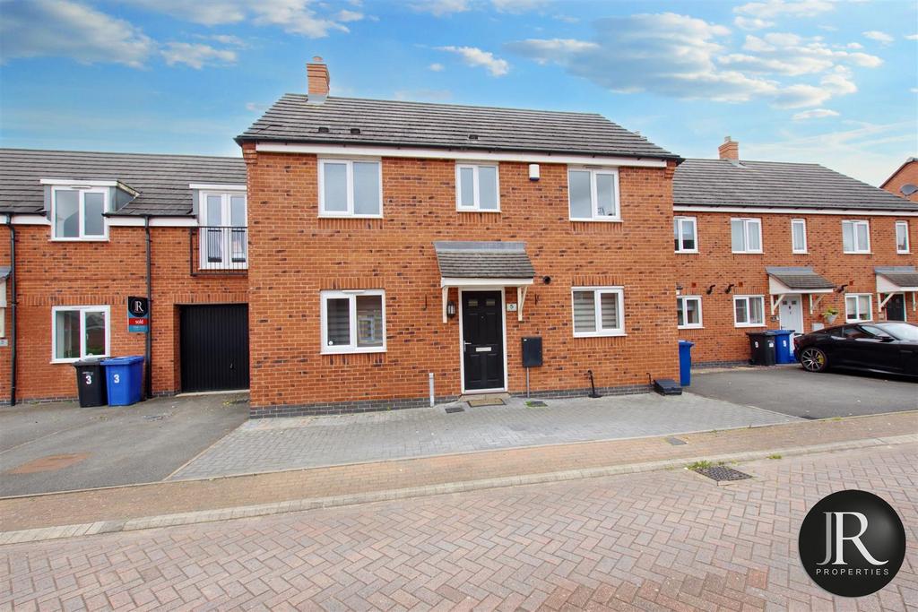 Crabtree Avenue, Rugeley WS15 3 bed semi-detached house - £250,000