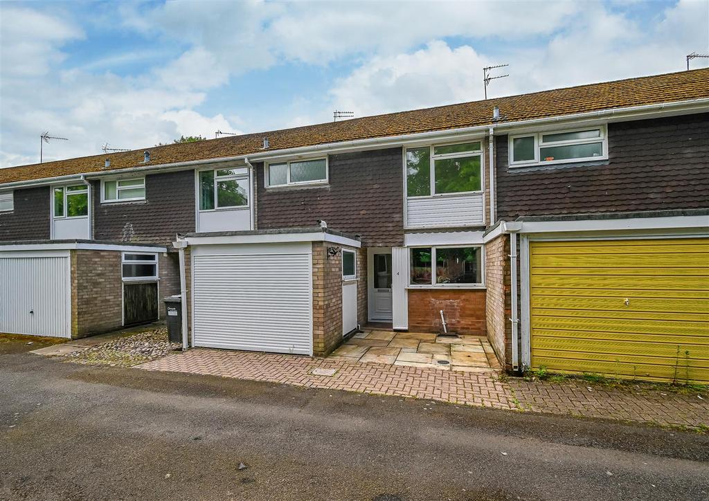 4 Wolverley Court, High Street... 3 bed terraced house - £239,950