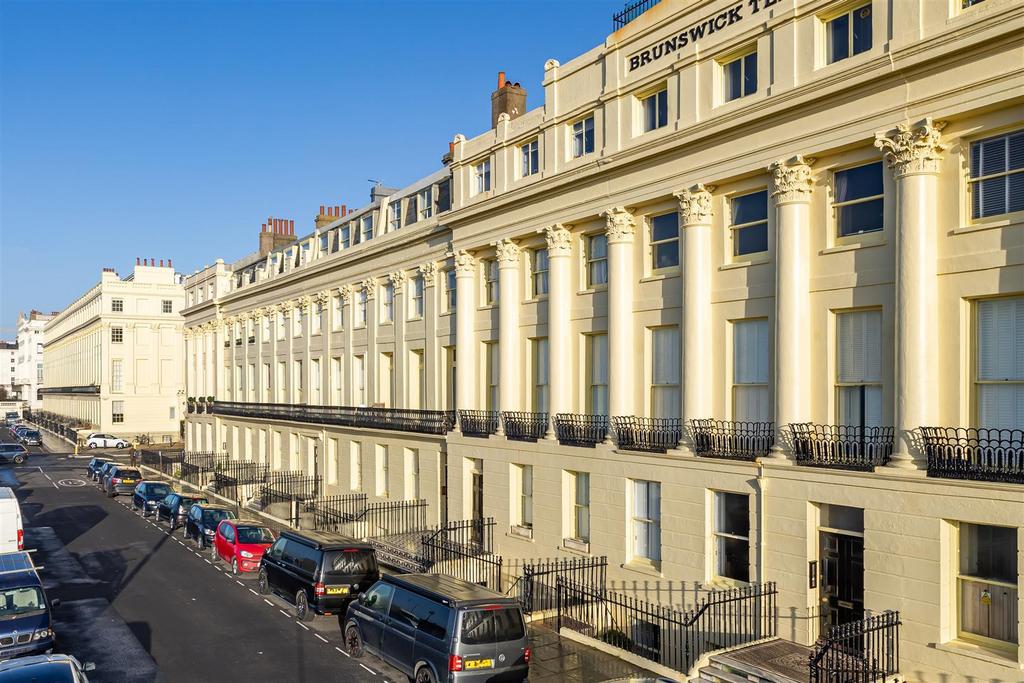 Brunswick Terrace, Hove 2 bed flat - £550,000