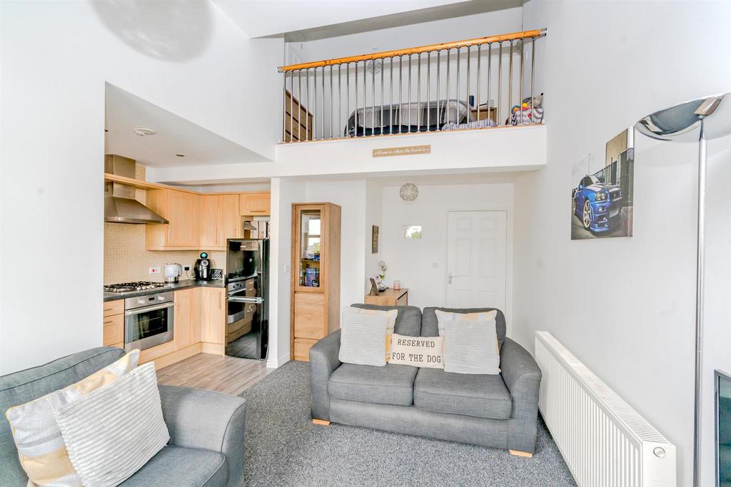 Meadowbrook Close, Hednesford... 2 bed apartment for sale - £140,000
