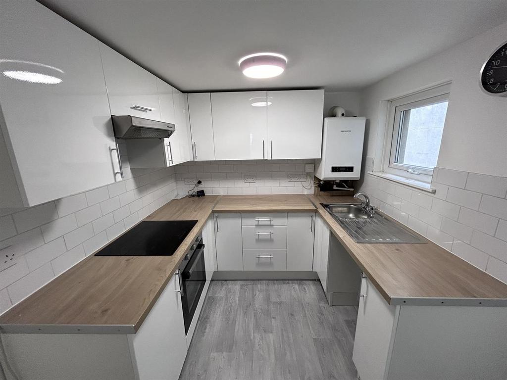 Stanhope Road, Swanscombe DA10 2 bed terraced house - £1,350 pcm (£312 pw)