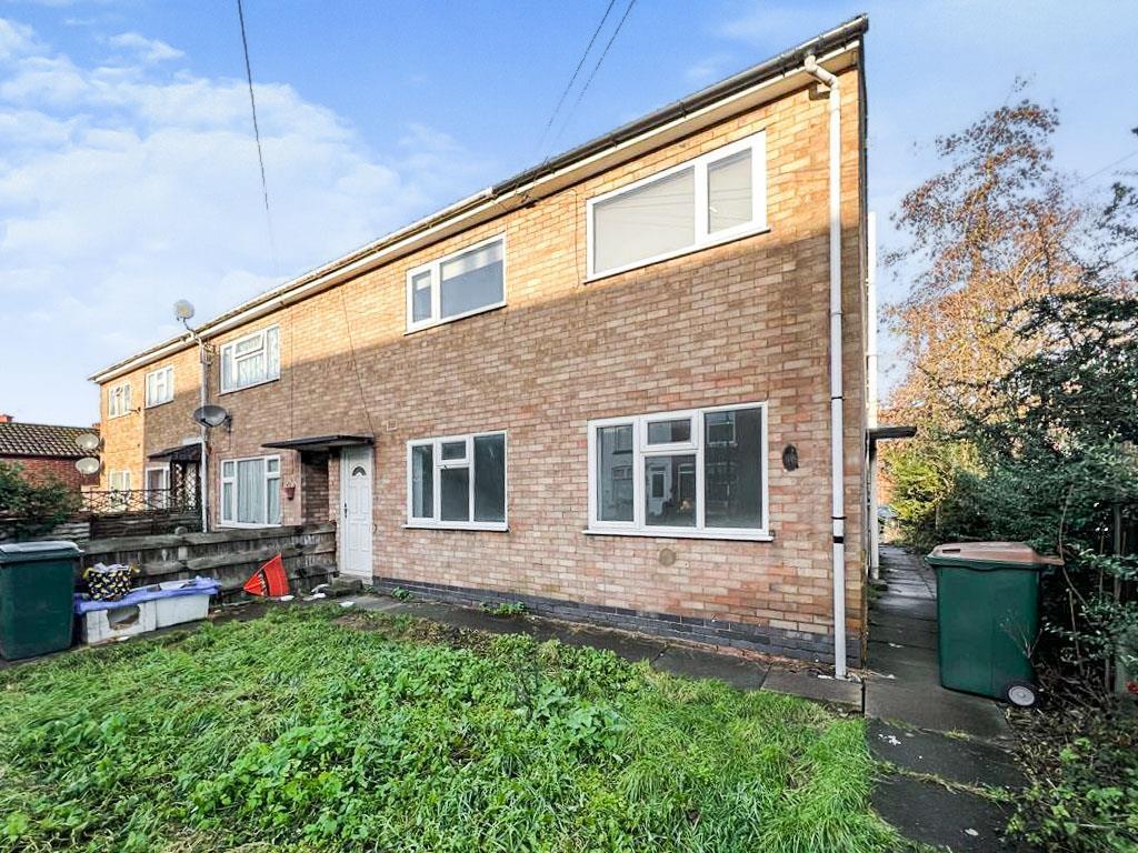 Booths Fields, Foleshill, Coventry... 2 bed maisonette - £795 pcm (£183 pw)