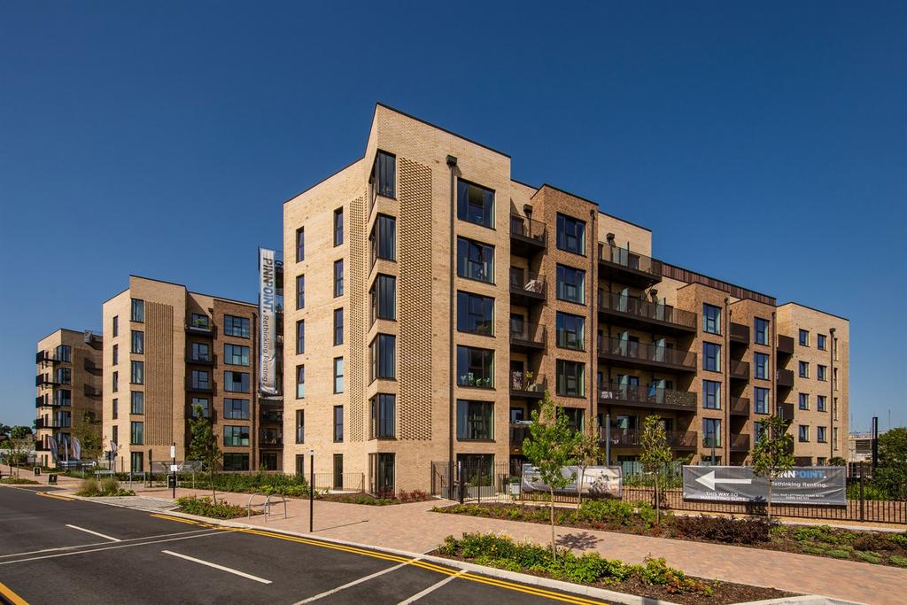 Uxbridge UB10 2 bed flat - £1,875 pcm (£433 pw)