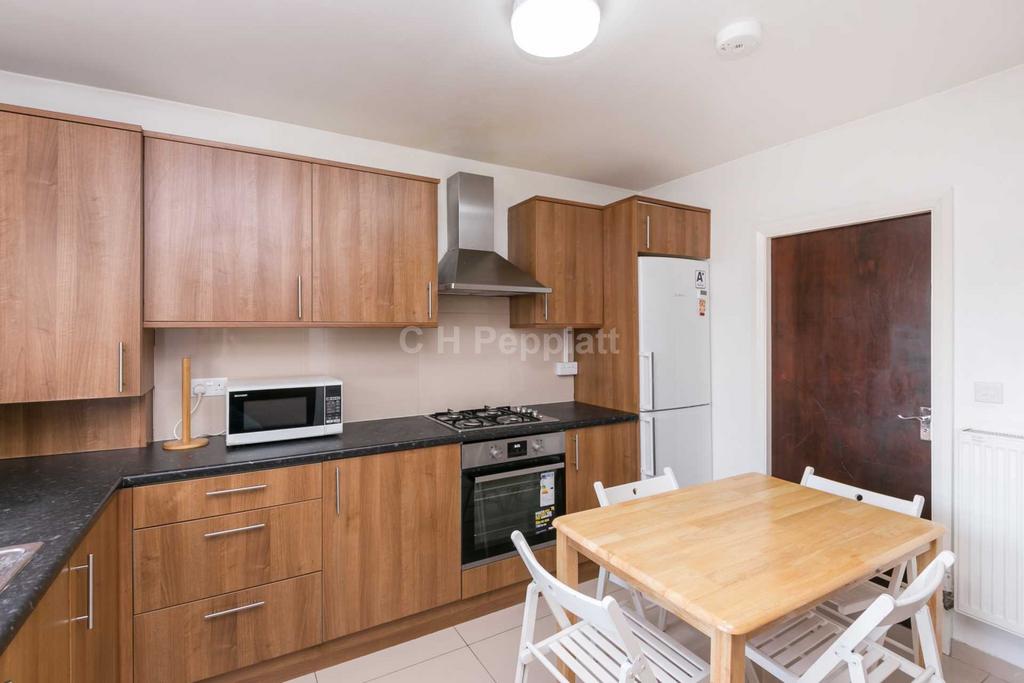 Ampthill Square, Euston, NW1 4 bed apartment - £4,200 pcm (£969 pw)