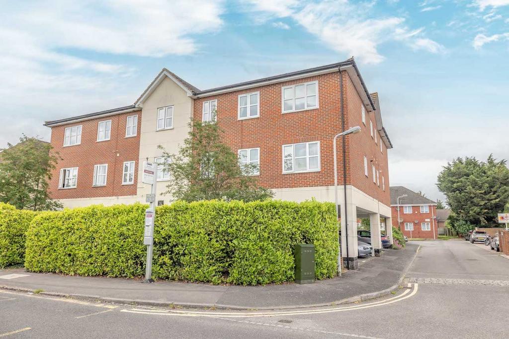 Bower Way, Cippenham SL1 1 bed flat - £200,000