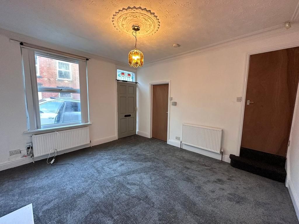 Woodview Terrace, Beeston, Leeds, LS11 2 bed terraced house - £700 pcm ...