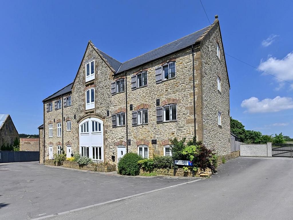 Waterwheel Court, Merriott, Somerset... 5 bed end of terrace house - £ ...