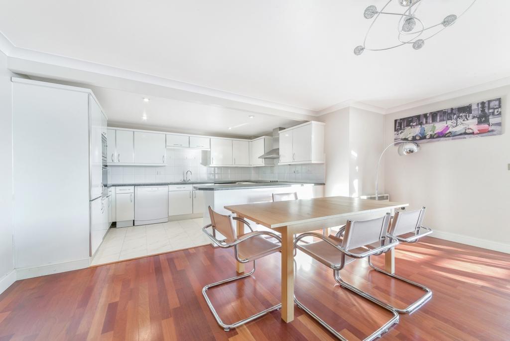 Langbourne Place, Westferry Road... 2 bed apartment - £2,383 pcm (£550 pw)
