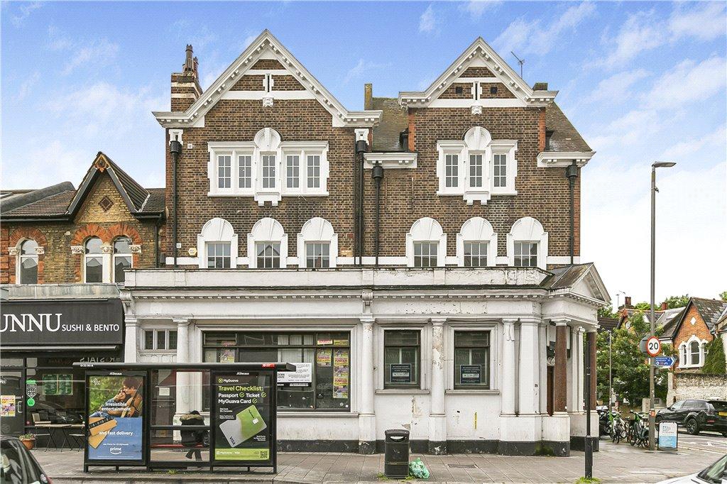 Garratt Lane, London, SW18 2 bed apartment - £2,500 pcm (£577 pw)