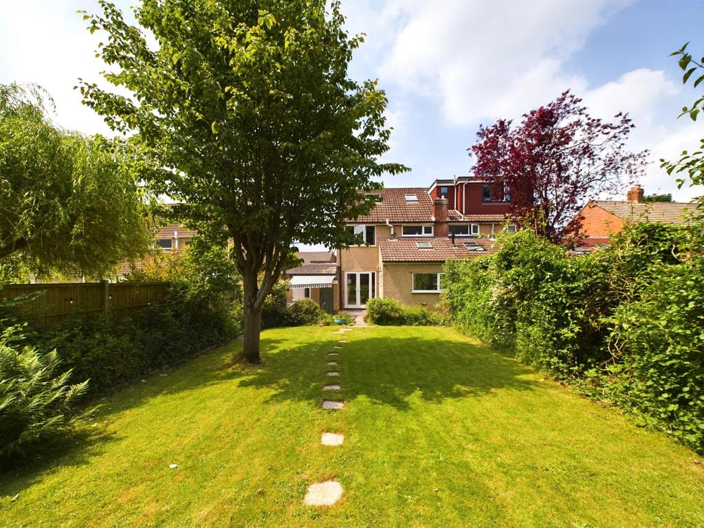 Melrose Avenue, The Ridge, Yate, BS37 4 bed semi-detached house - £445,000