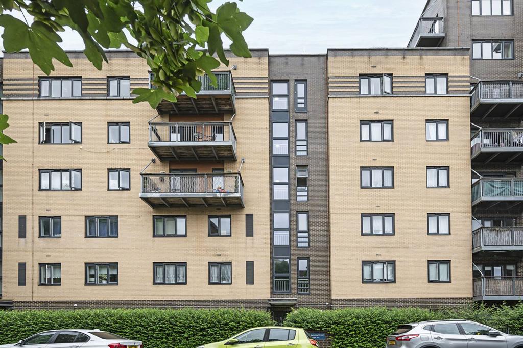 Jamaica Street, Stepney, London, E1 3 bed flat - £550,000