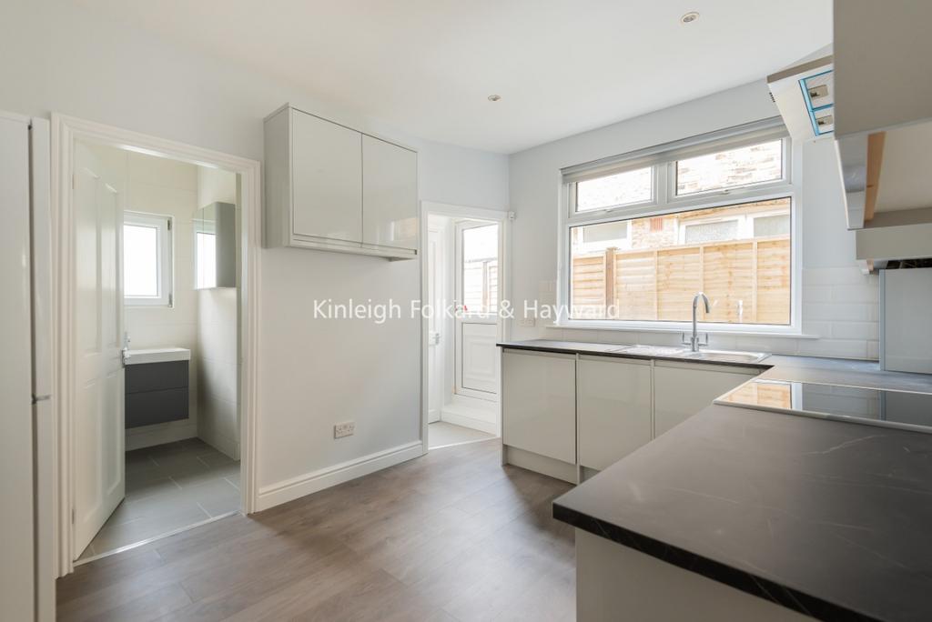 Charlmont Road Tooting SW17 2 bed flat - £2,100 pcm (£485 pw)