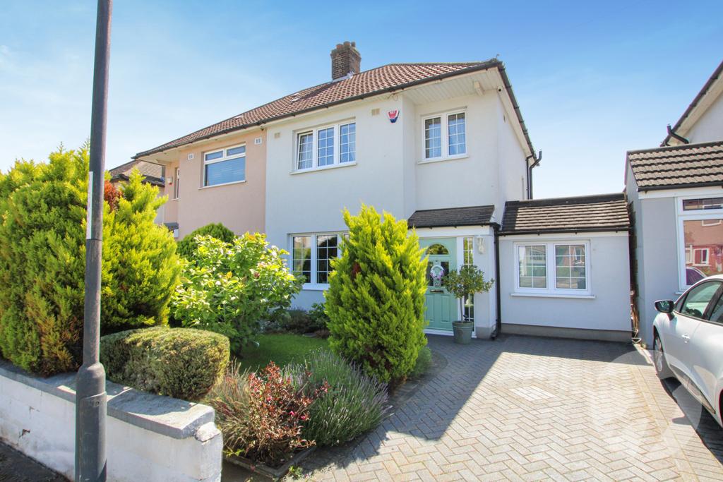 Dunblane Road, London, SE9 3 bed semi-detached house - £550,000