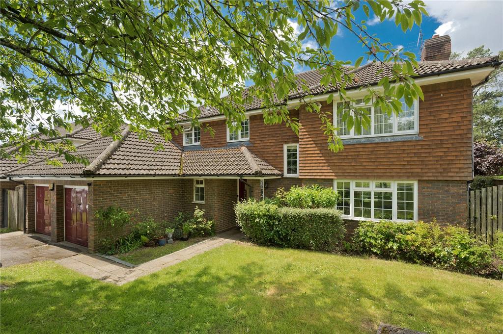 Old Farmhouse Drive, Oxshott... 5 bed detached house - £4,000 pcm (£923 pw)