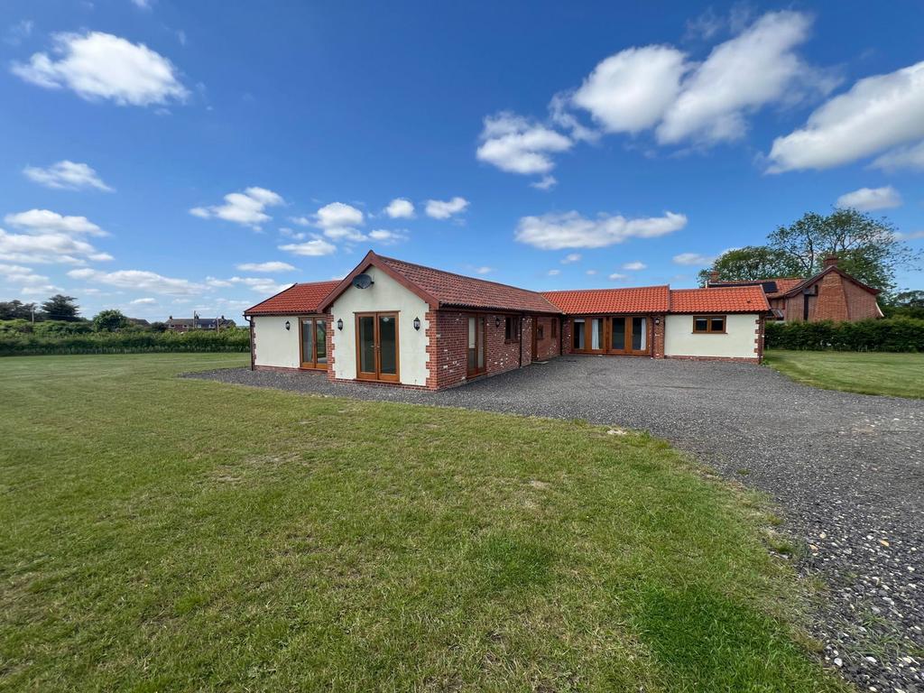 Syleham, Suffolk 4 bed barn conversion for sale - £550,000