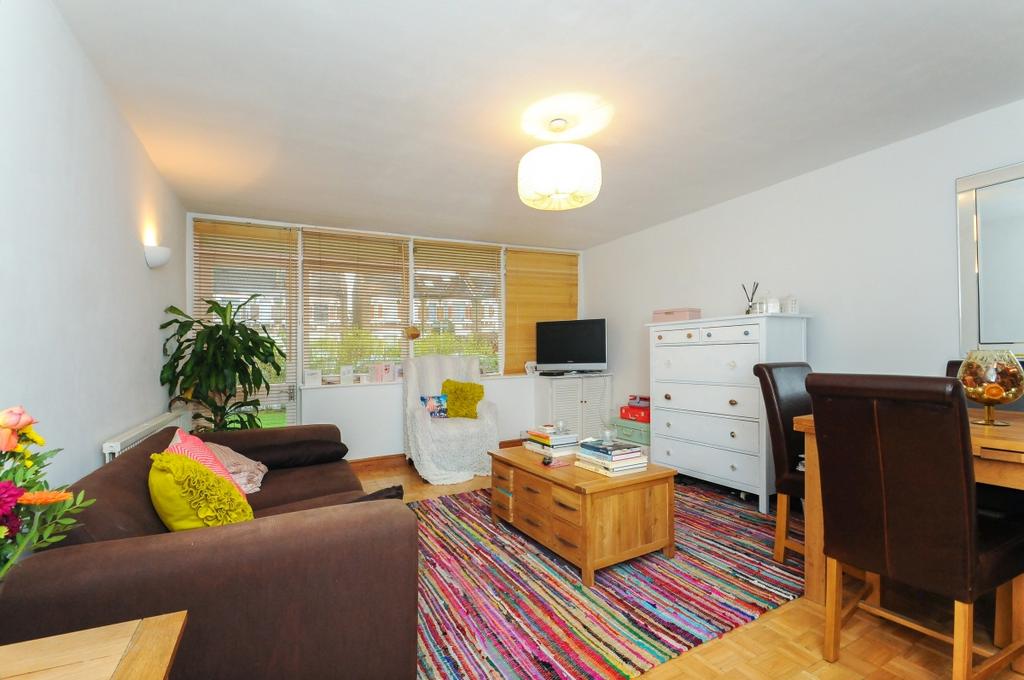 Lambton Road London SW20 1 bed flat - £1,500 pcm (£346 pw)