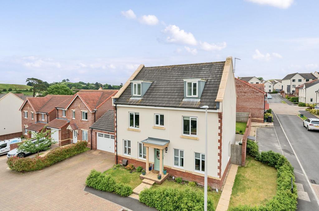 Daisy Lane, Newton Abbot, TQ12 1GW 6 bed detached house - £575,000
